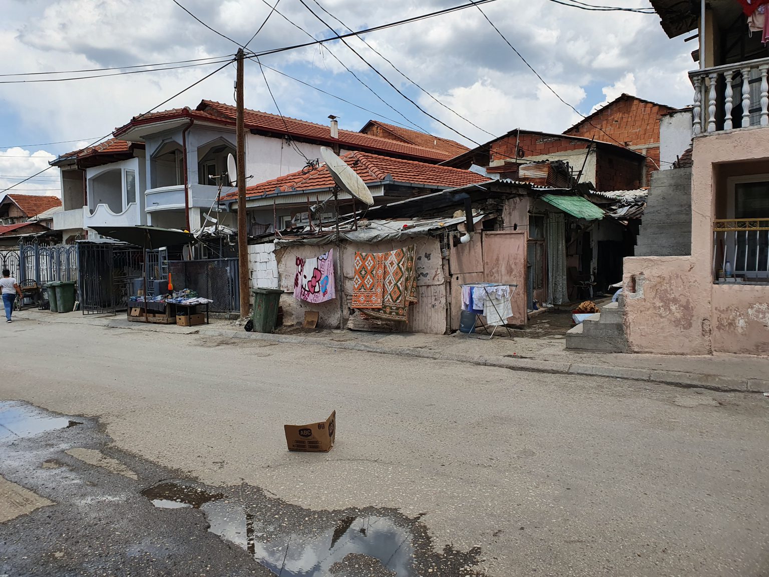 Roma-Siedlung Shutka: Besuch an der Endhaltestelle • Sarah Kolumna